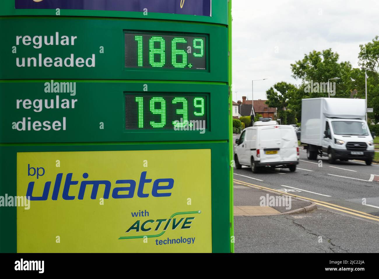 Uk london petrol pump 2022 hi-res stock photography and images - Alamy