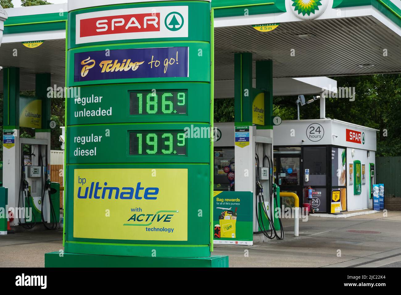 British filling station petrol hi-res stock photography and images - Alamy