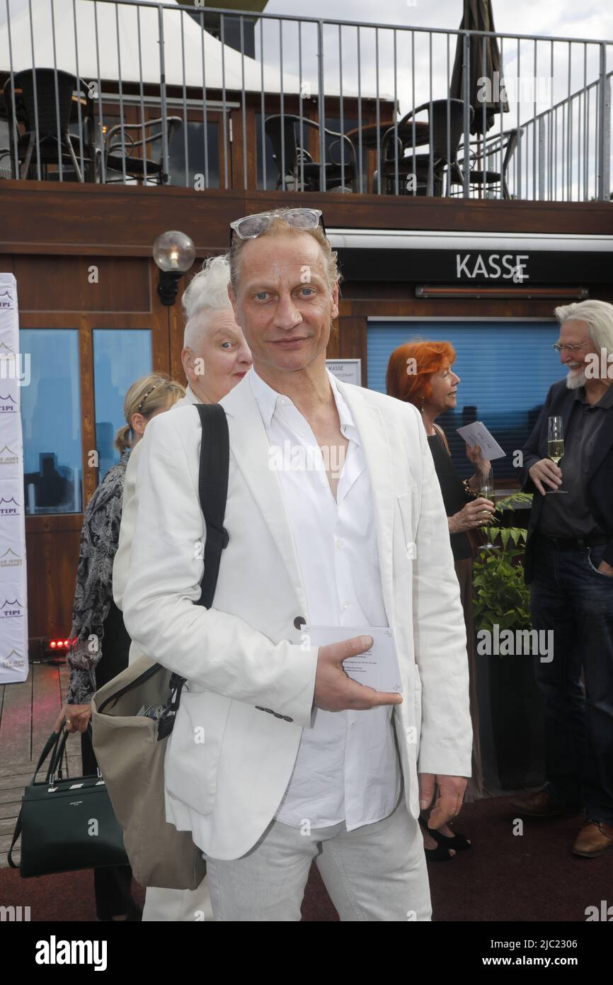 Victor Schefé beim Jubiläumsfest 30 Jahre Bar jeder Vernunft / 20 Jahre Tipi am Kanzleramt im ...