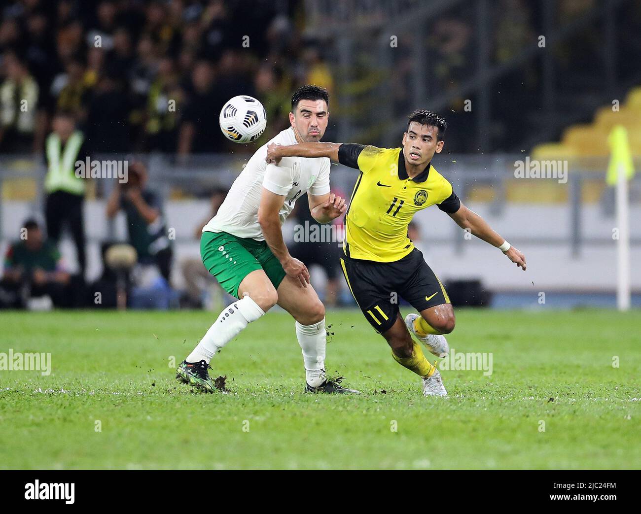 Atayev Ahmet (L) of Turkmenistan and Muhammad Safawi Rasid (R) of ...