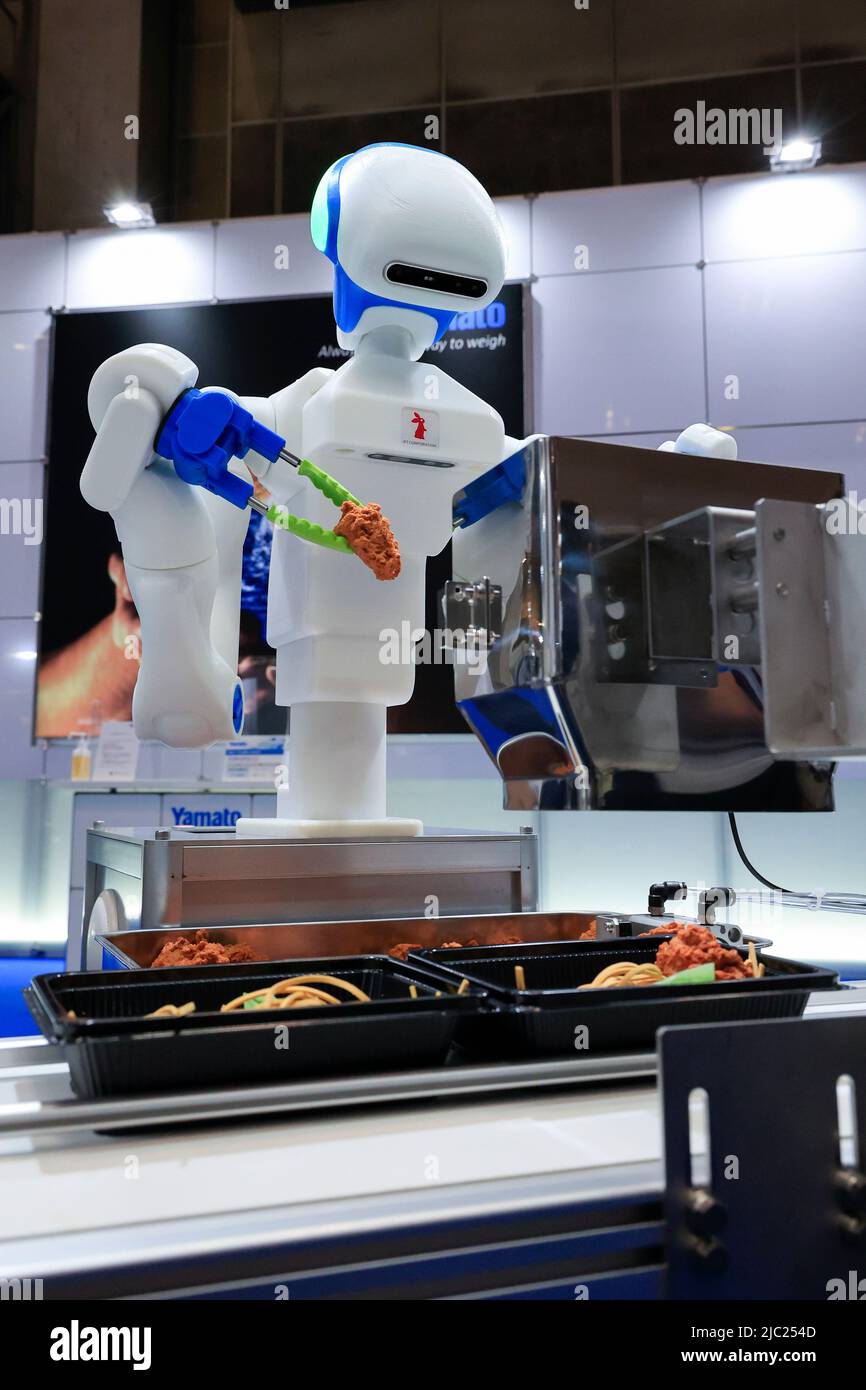 Tokyo, Japan. 9th June, 2022. A robot prepares a Japanese packed meal ...