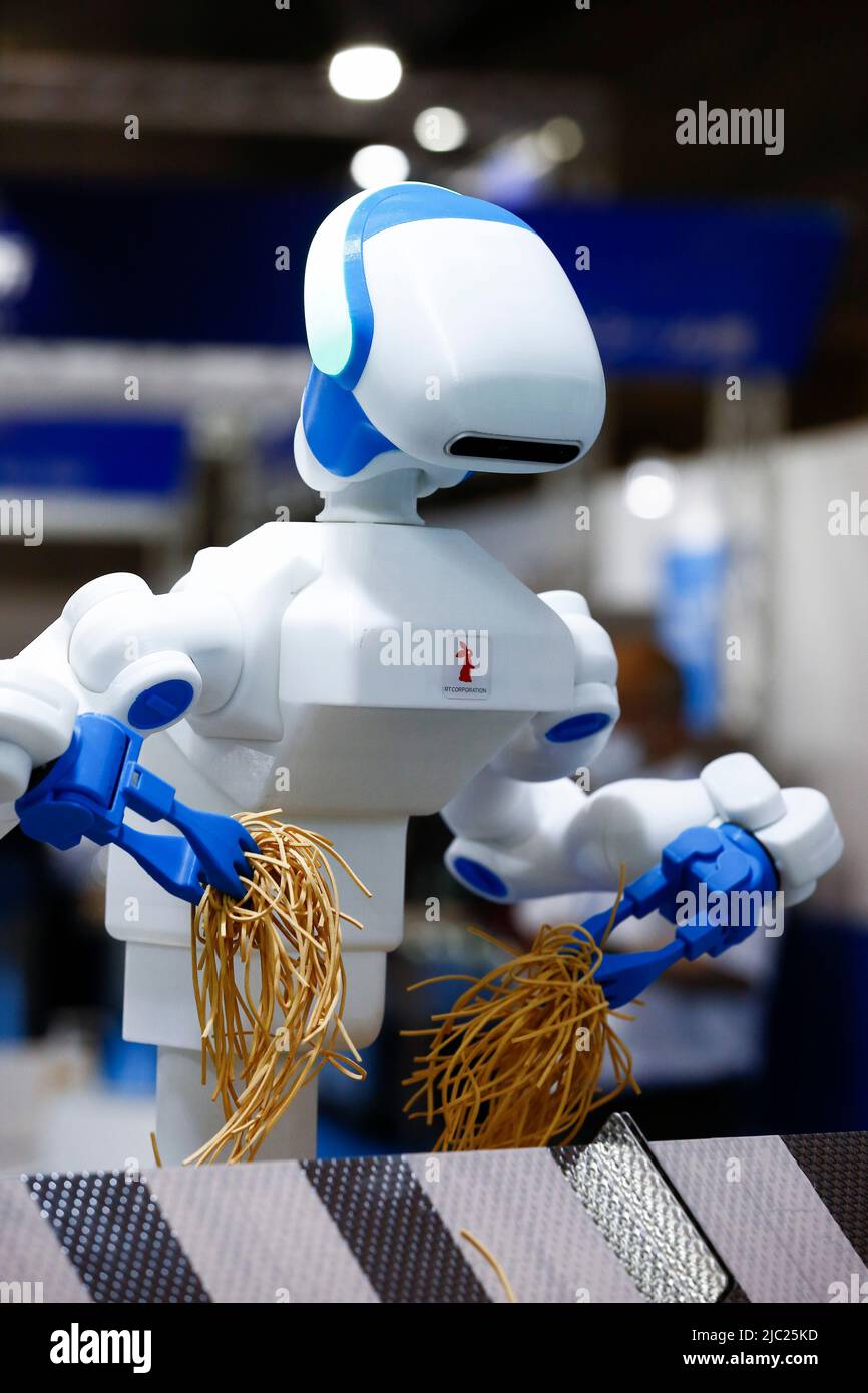 Tokyo, Japan. 9th June, 2022. A robot prepares a Japanese packed meal ...