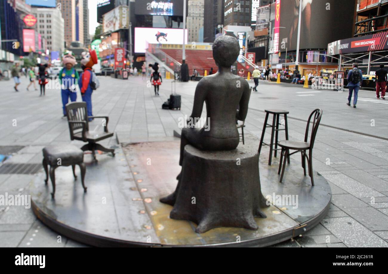 June 9, 2022, New York, USA: (NEW) ''To Sit Awhile'' Statue of Lorraine ...