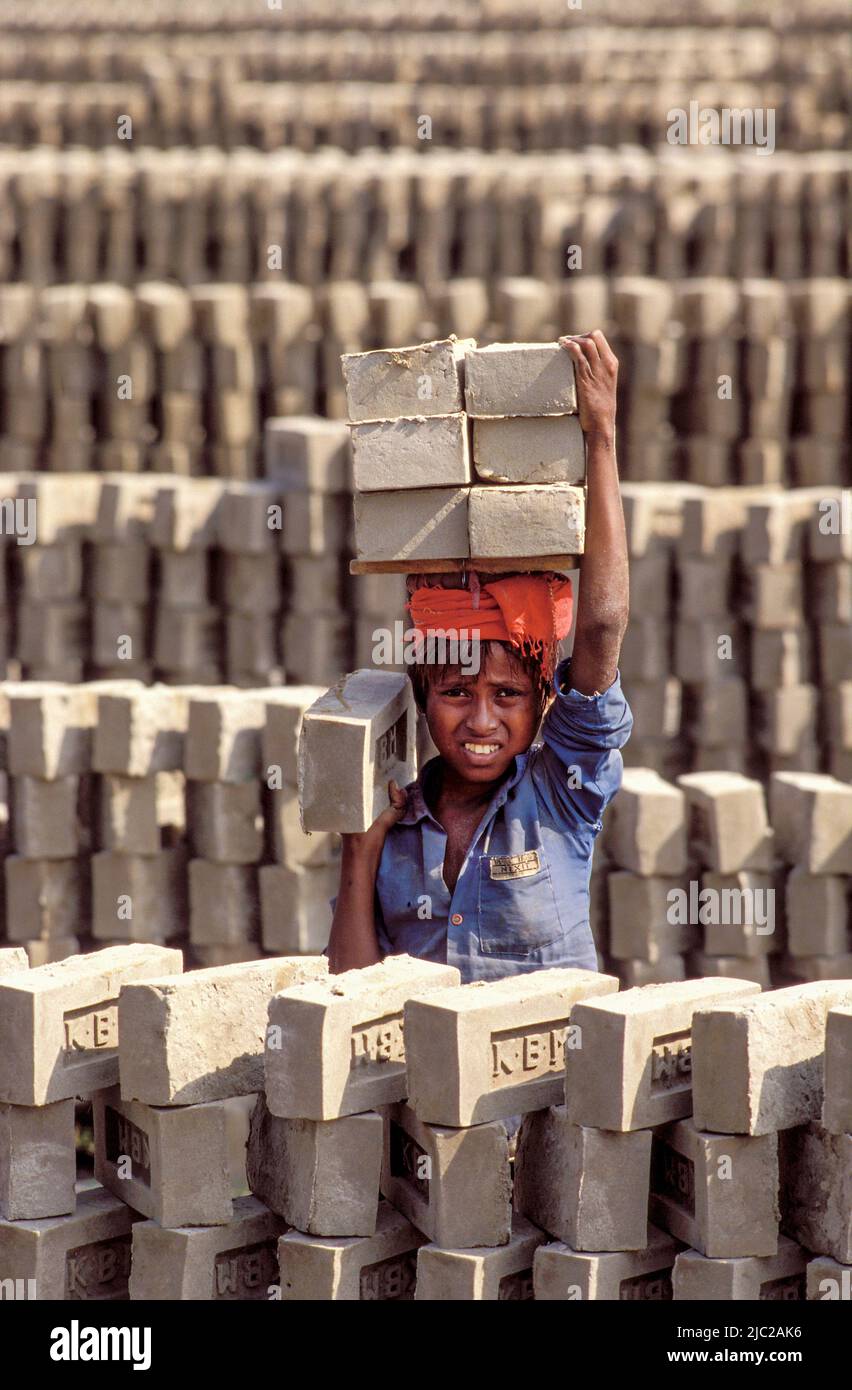 Bangladesh; child worker carrying bricks Stock Photo - Alamy