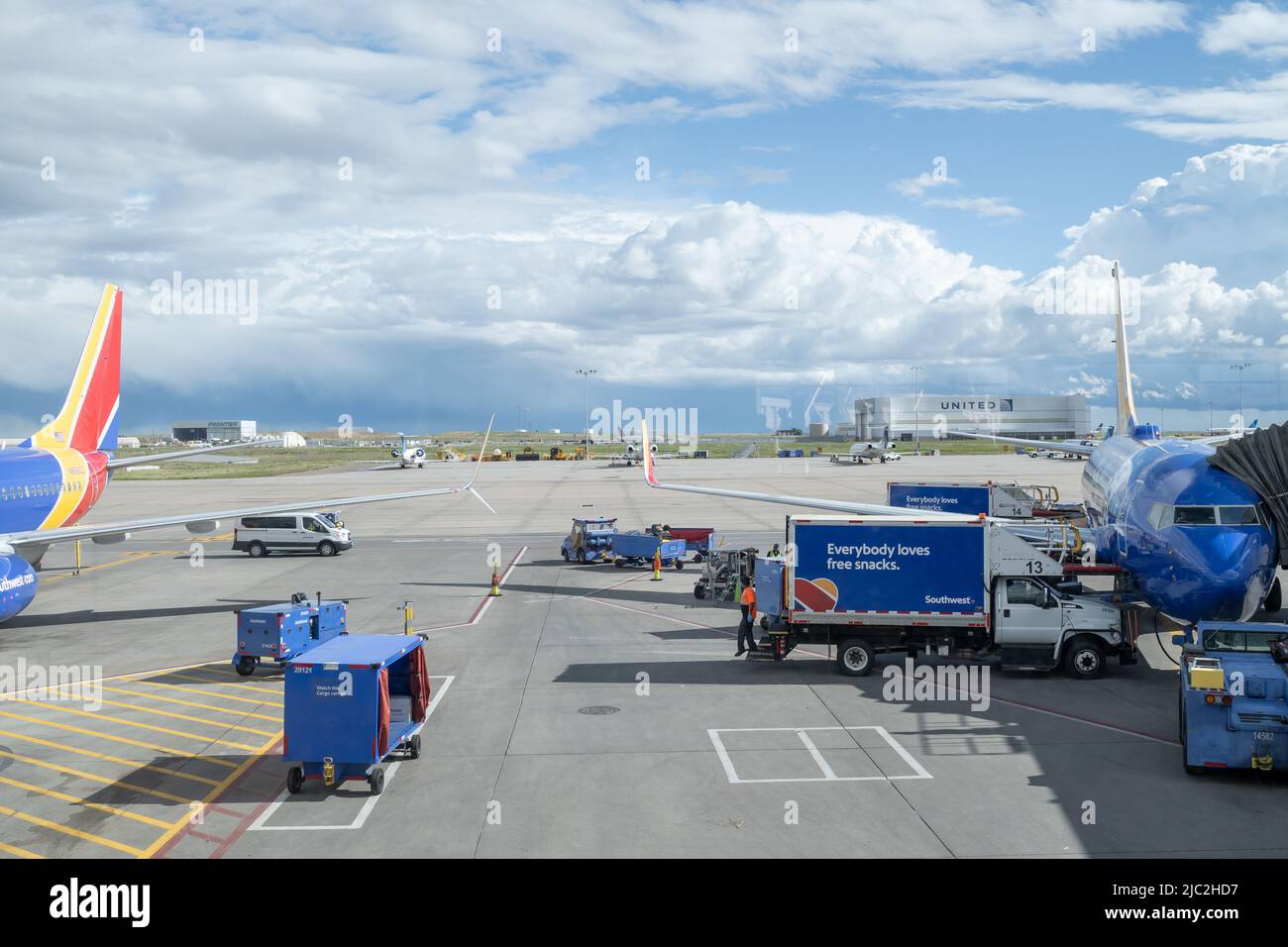 Denver, Colorado, May 30, 2022. Loading a Southwest airplane with free ...