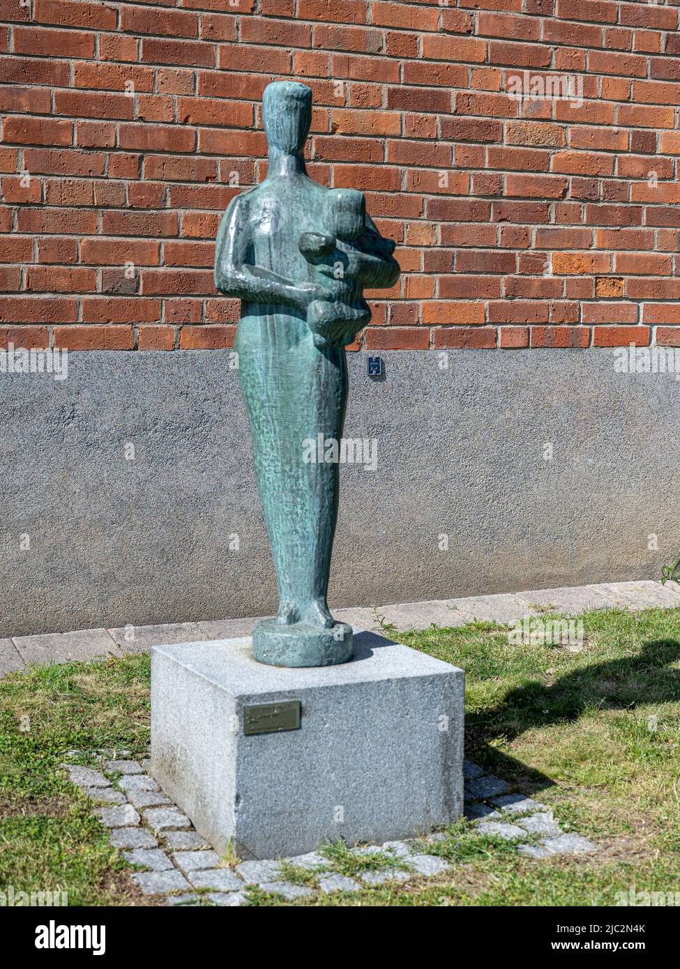 Mother and Child by Liss Eriksson in the sculpture park at Norrkoping ...