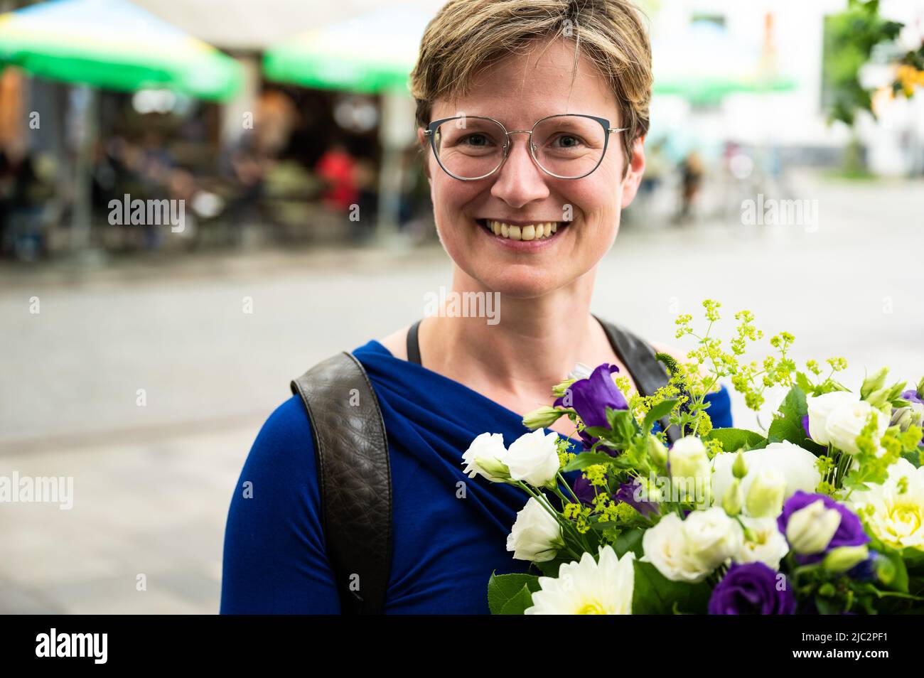 35 year old people hi-res stock photography and images - Alamy