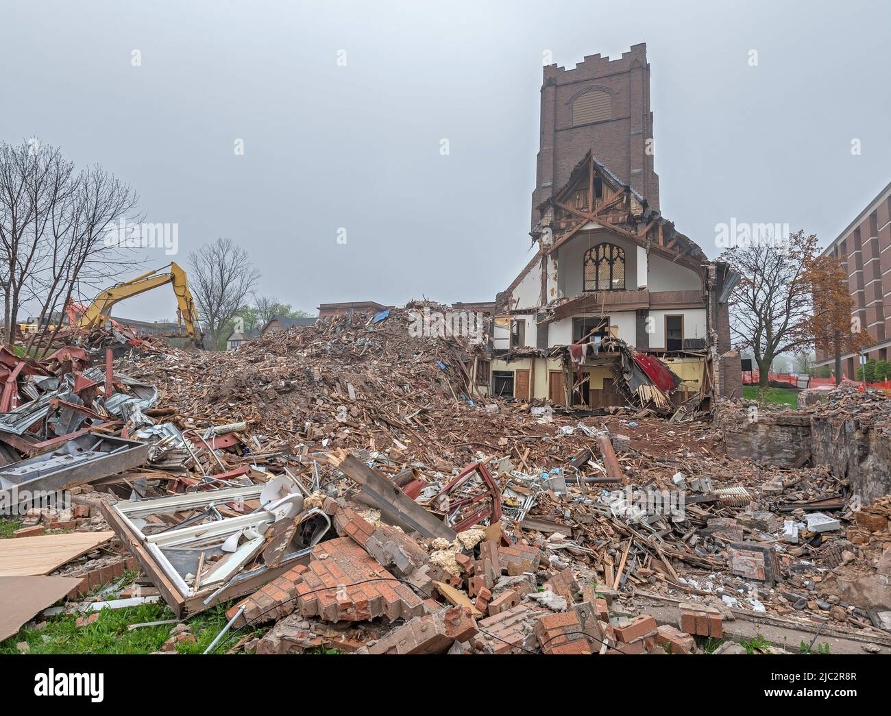 Church being demolished in downtown Duluth Stock Photo - Alamy
