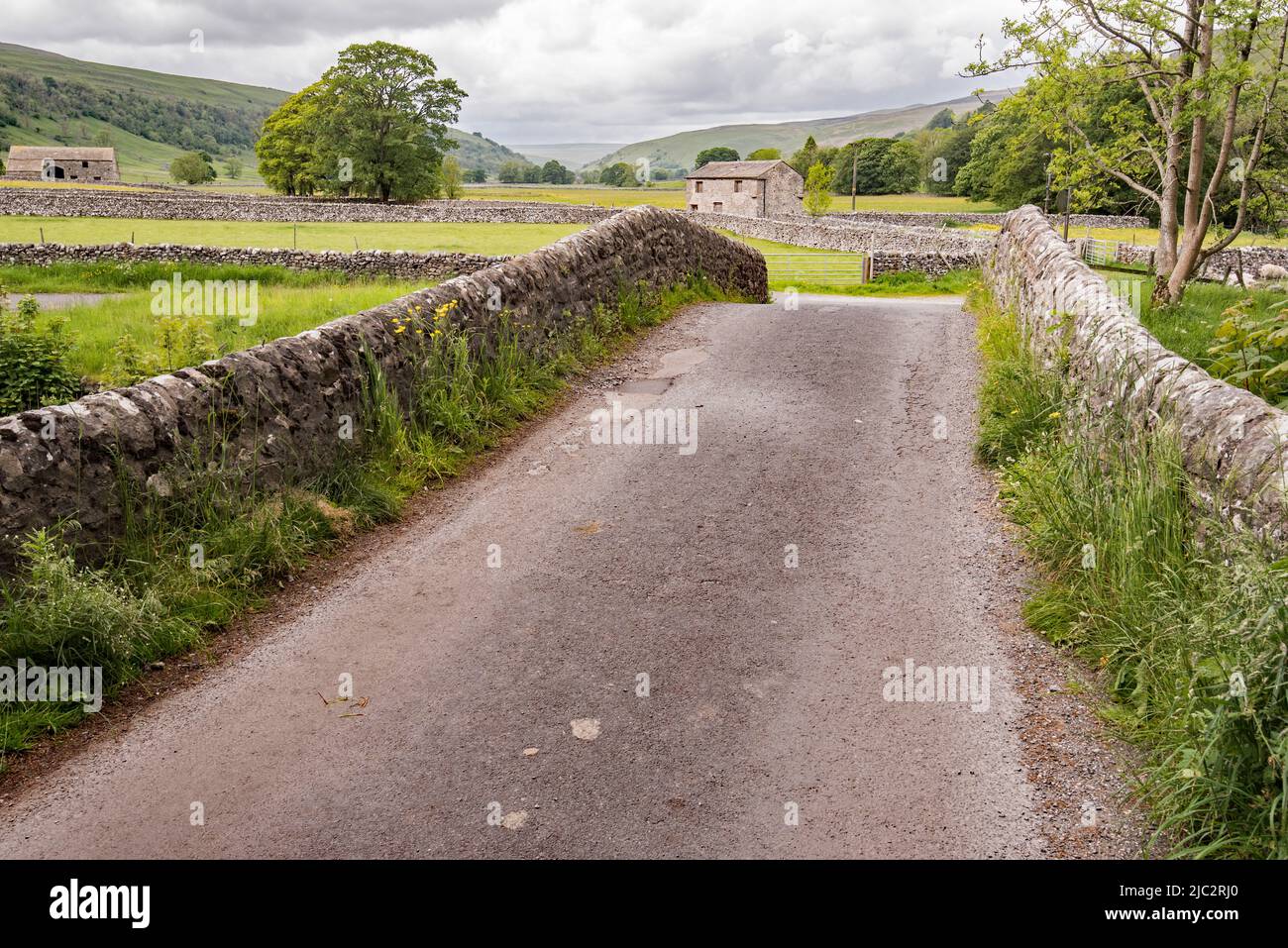 Parapet with rounded stone coping arncliffe hi-res stock photography ...