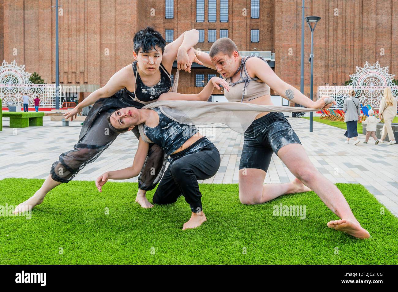 Butoh dance hi-res stock photography and images - Alamy