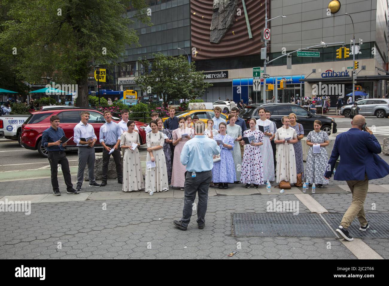 Mennonite women hi-res stock photography and images - Alamy