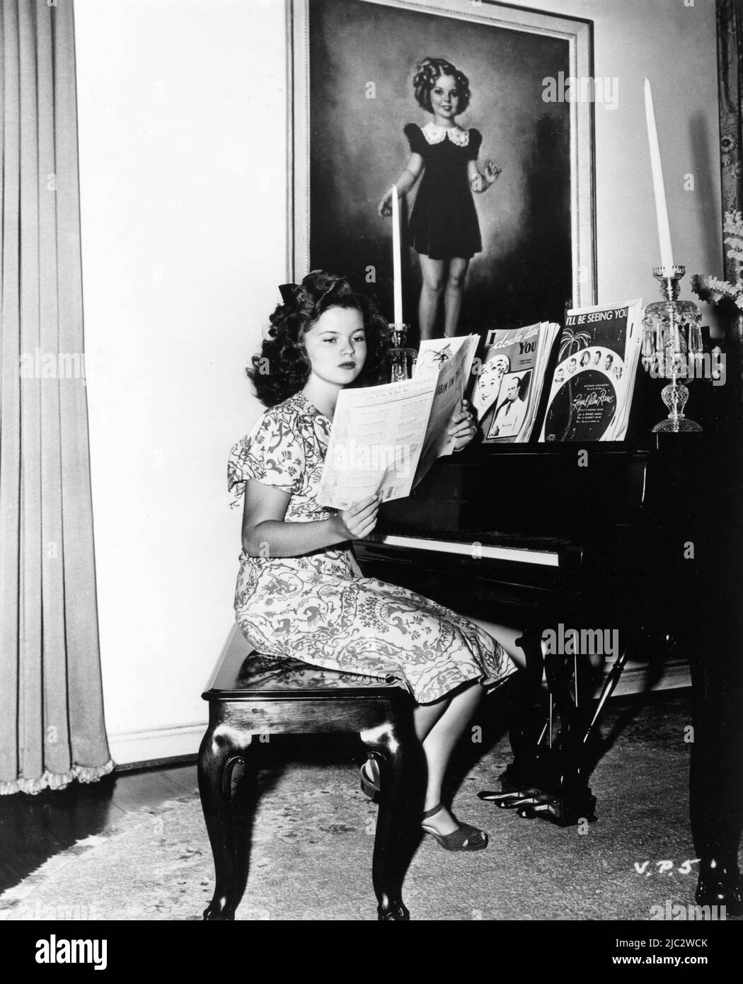 SHIRLEY TEMPLE in 1943 sitting at her piano at home near Painting ...