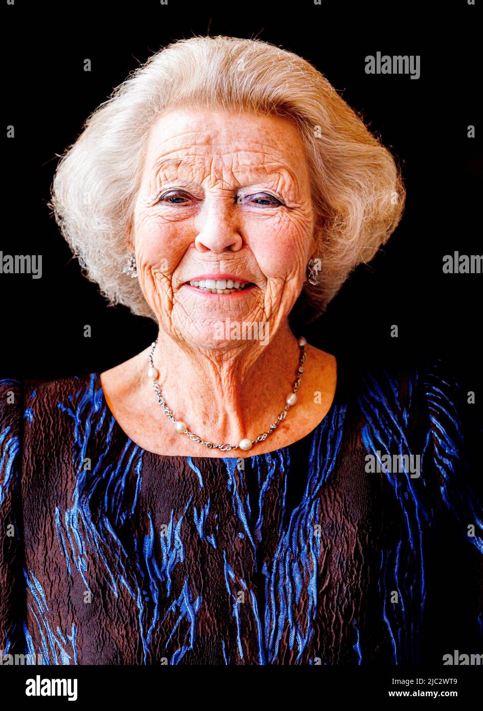 Silver carnations ceremony hi-res stock photography and images - Alamy