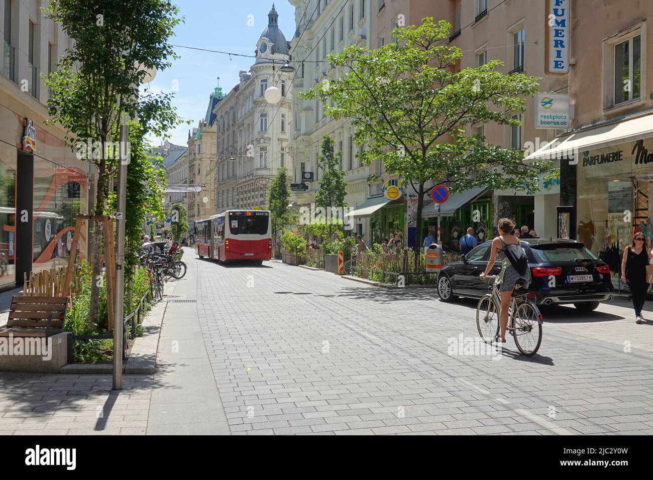 Wien, Begegnungszone Neubaugasse // Vienna, Shared Space Neubaugasse ...