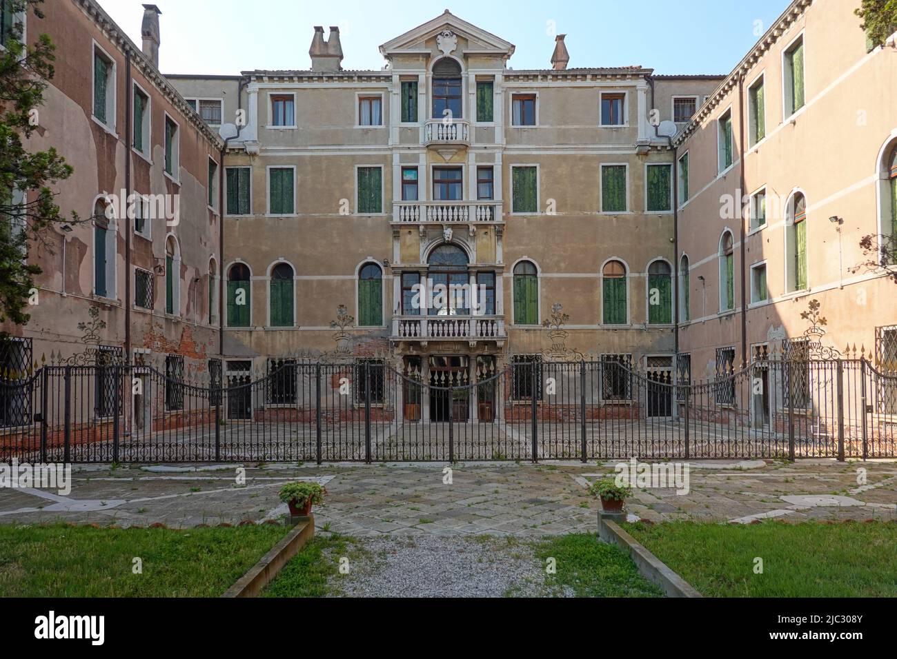 Garden ca zenobio palace venice hi-res stock photography and images - Alamy