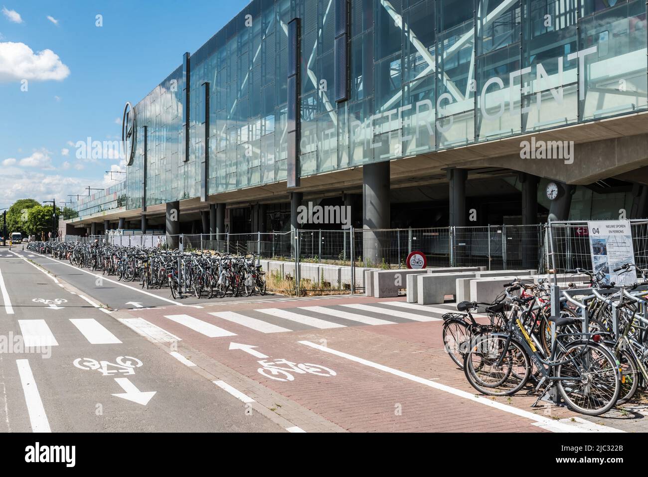 Ghent train station hi-res stock photography and images - Alamy