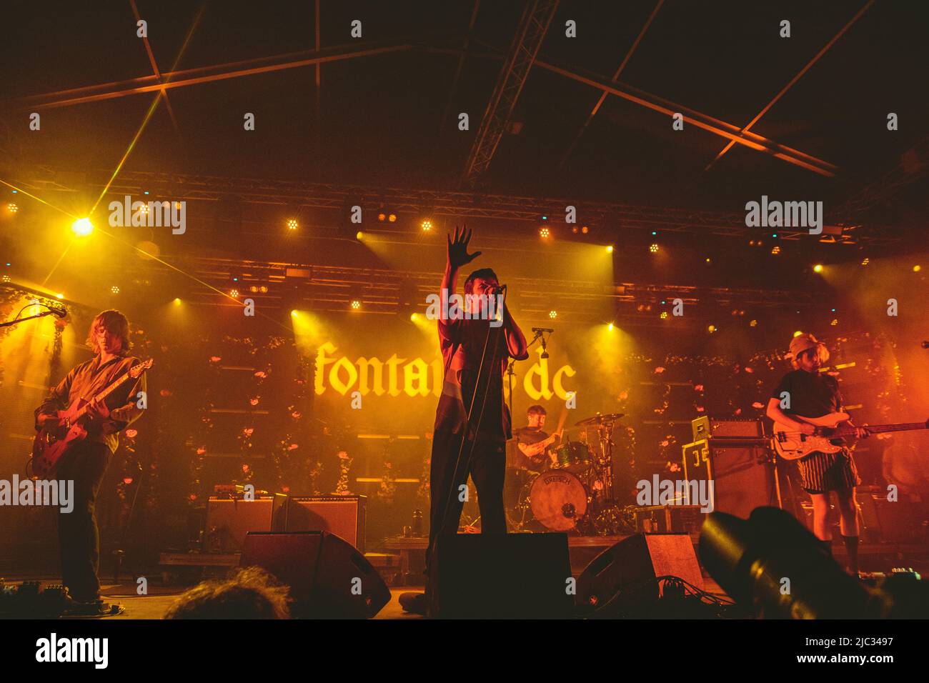 Fontaines band hi-res stock photography and images - Alamy