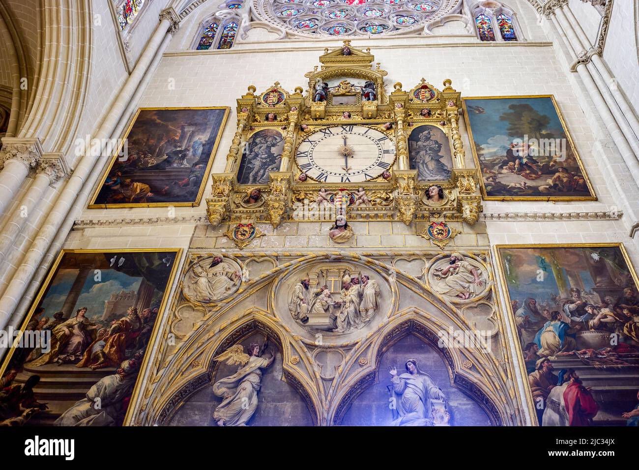 Toledo cathedral interior hi-res stock photography and images - Alamy