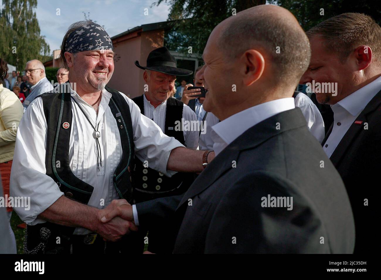 Schwielowsee, Germany. 09th June, 2022. Arthur Engelke (l), carpenter ...