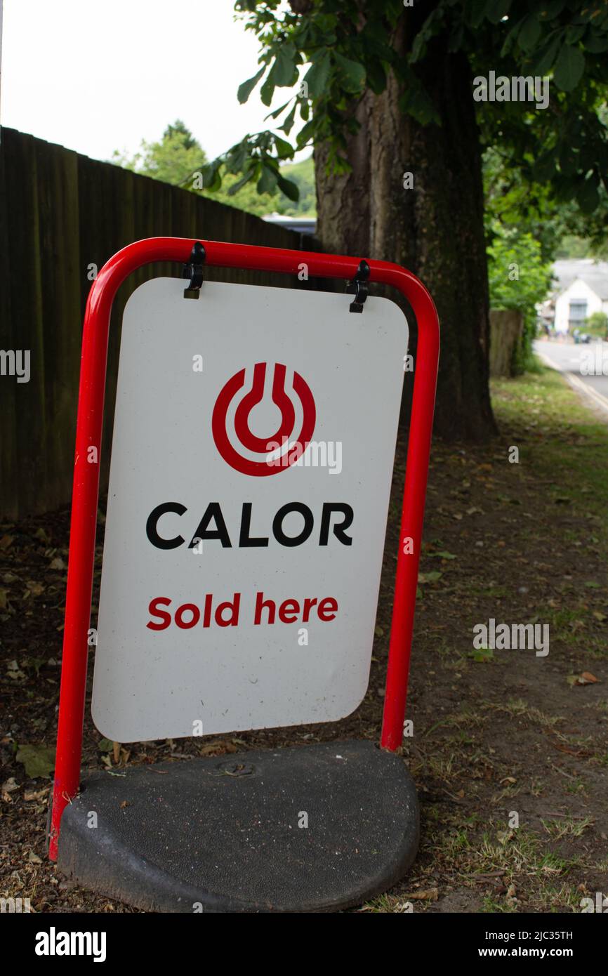TOTNES, UK - JUNE 26, 2021 Calor gas sold here sign Stock Photo - Alamy