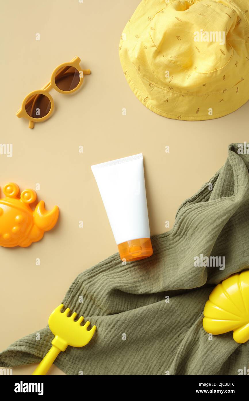 Child sunscreen hat hi-res stock photography and images - Alamy