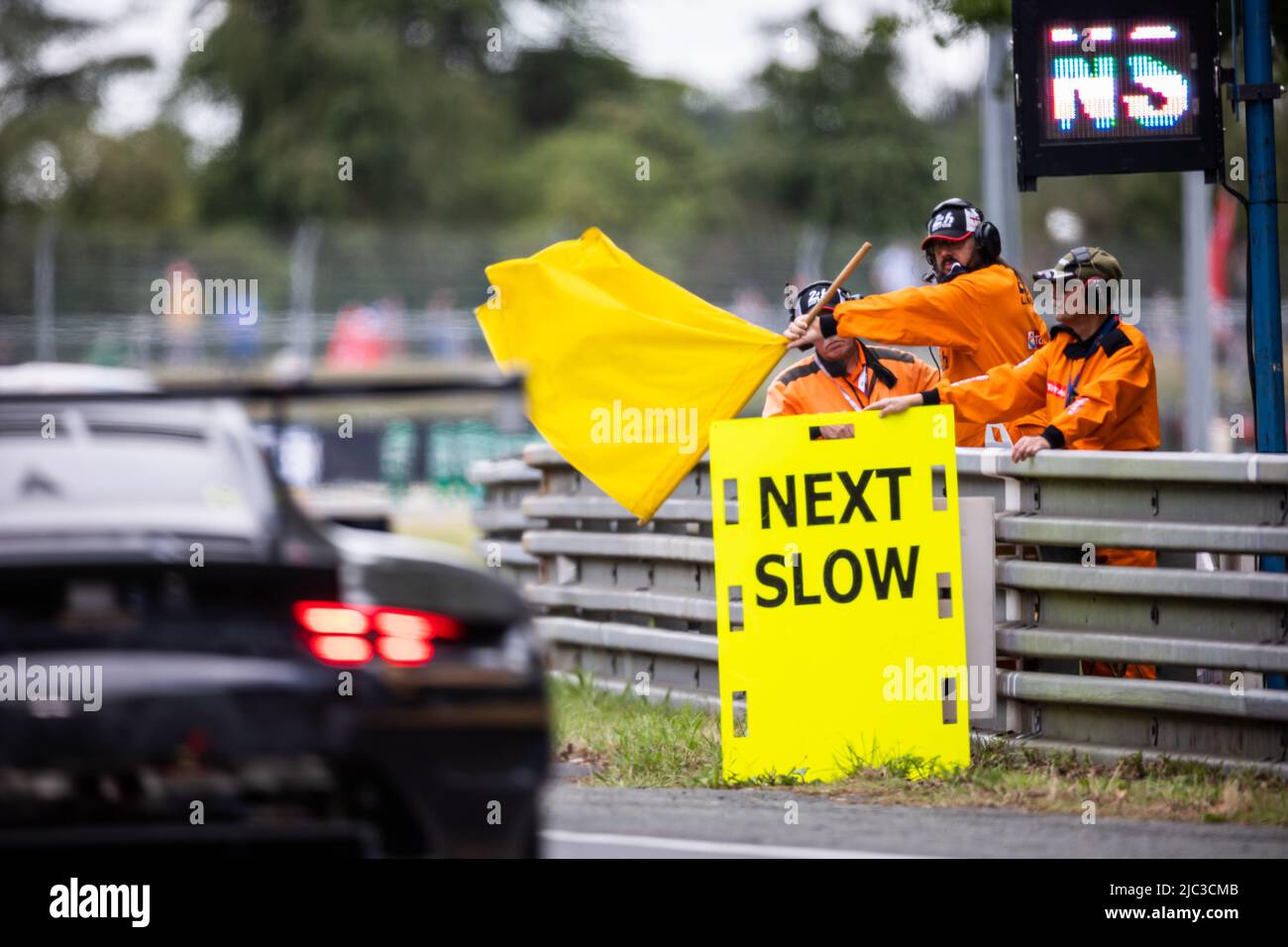 yellow flag, drapeau jaune slow zone during the free practices and ...
