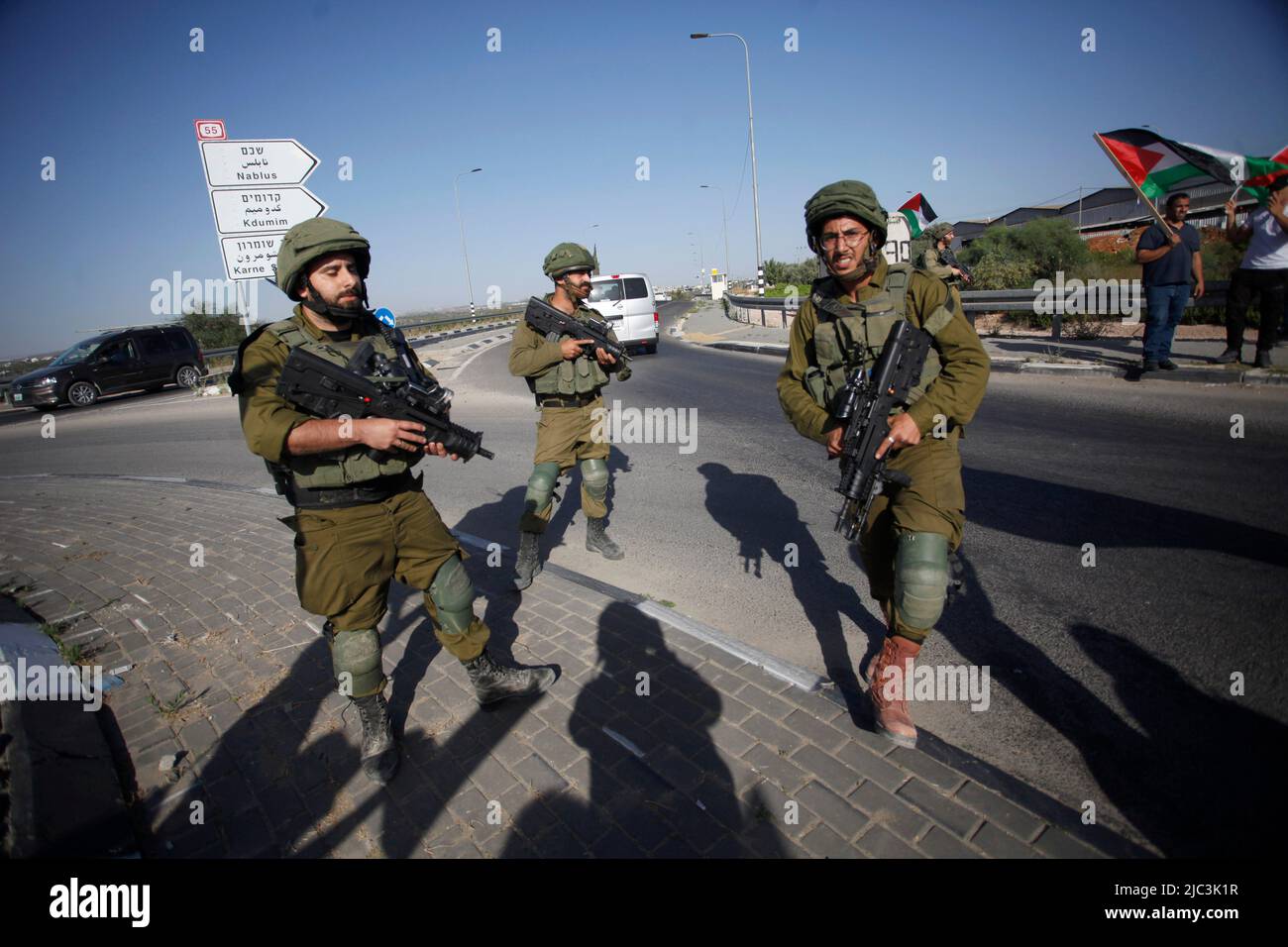 Qalqilya, Palestine. 09th June, 2022. Israeli soldiers protect Jewish ...