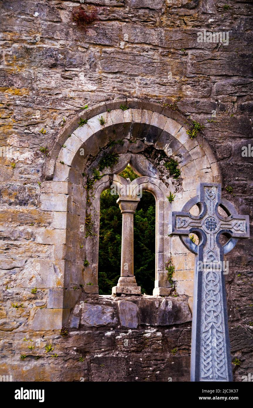 Double arched Romanesque window at Cong Abbey Ruins in Cong, Ireland ...