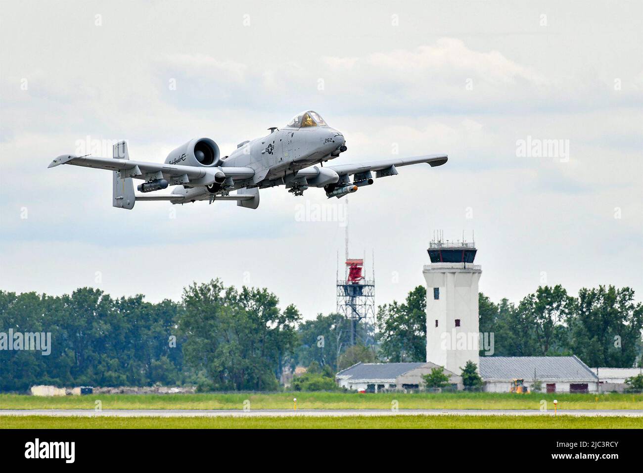 An A-10 Thunderbolt II, flown by the 107th Fighter Squadron, 127th Wing ...