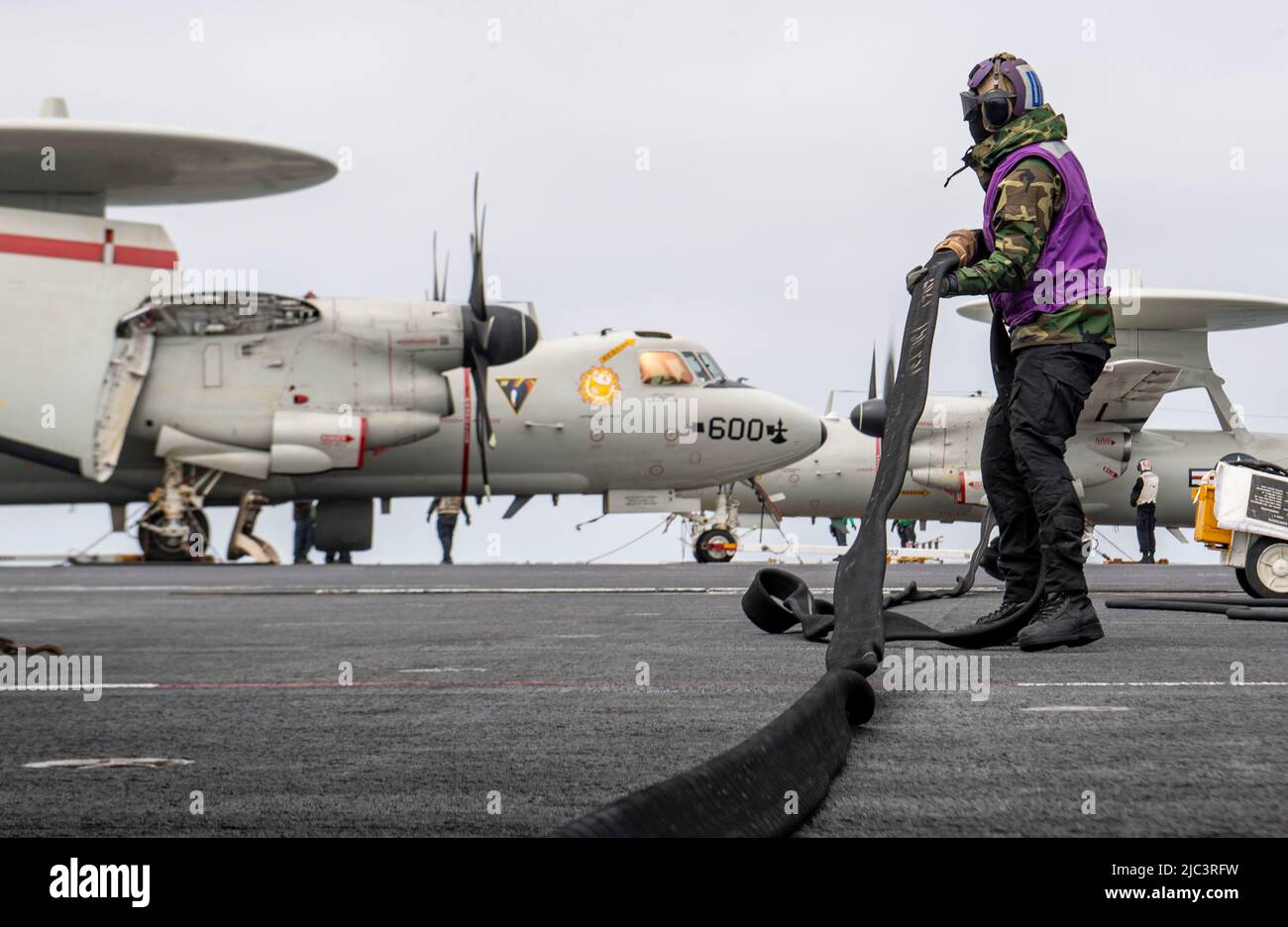 220607-N-DU622-1033 PACIFIC OCEAN (June 7, 2022) Aviation Boatswain's ...