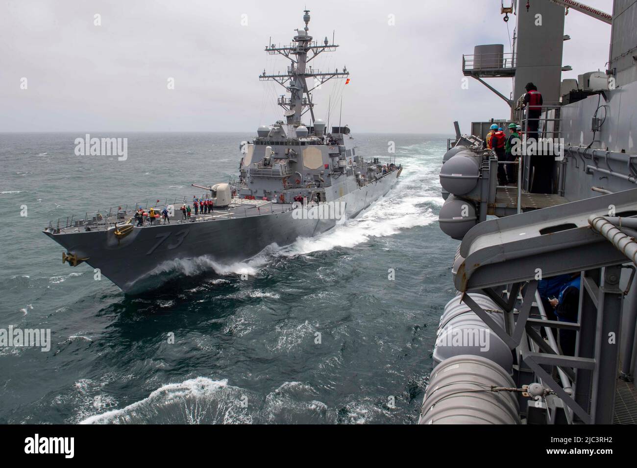 220607-N-DU622-1272 PACIFIC OCEAN (June 7, 2022) Arleigh-Burke class ...