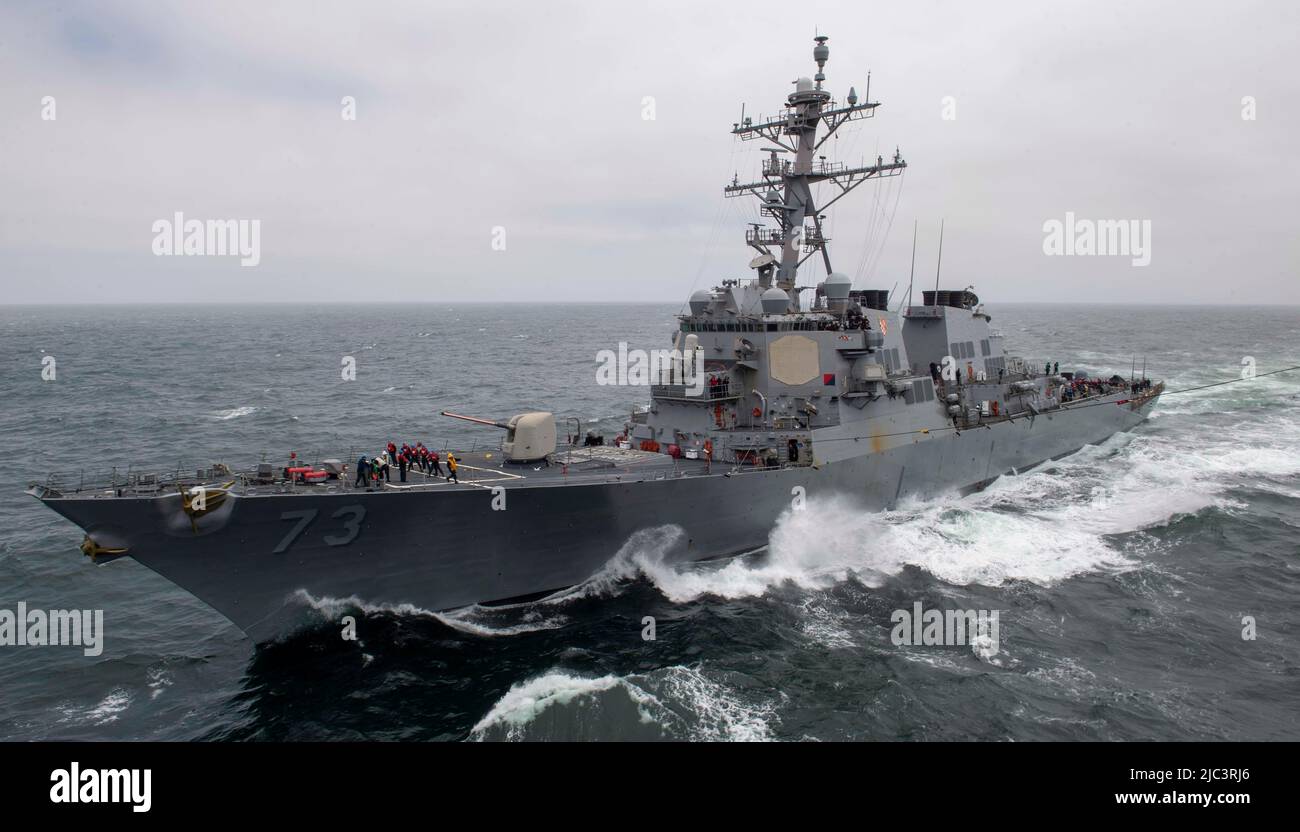 220607-N-DU622-1302 PACIFIC OCEAN (June 7, 2022) Arleigh-Burke class ...