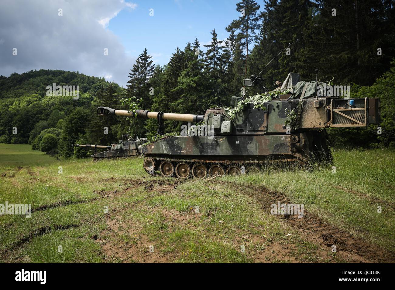 U.S. Soldiers, assigned to 1-41 Field Artillery Battalion, Charlie ...