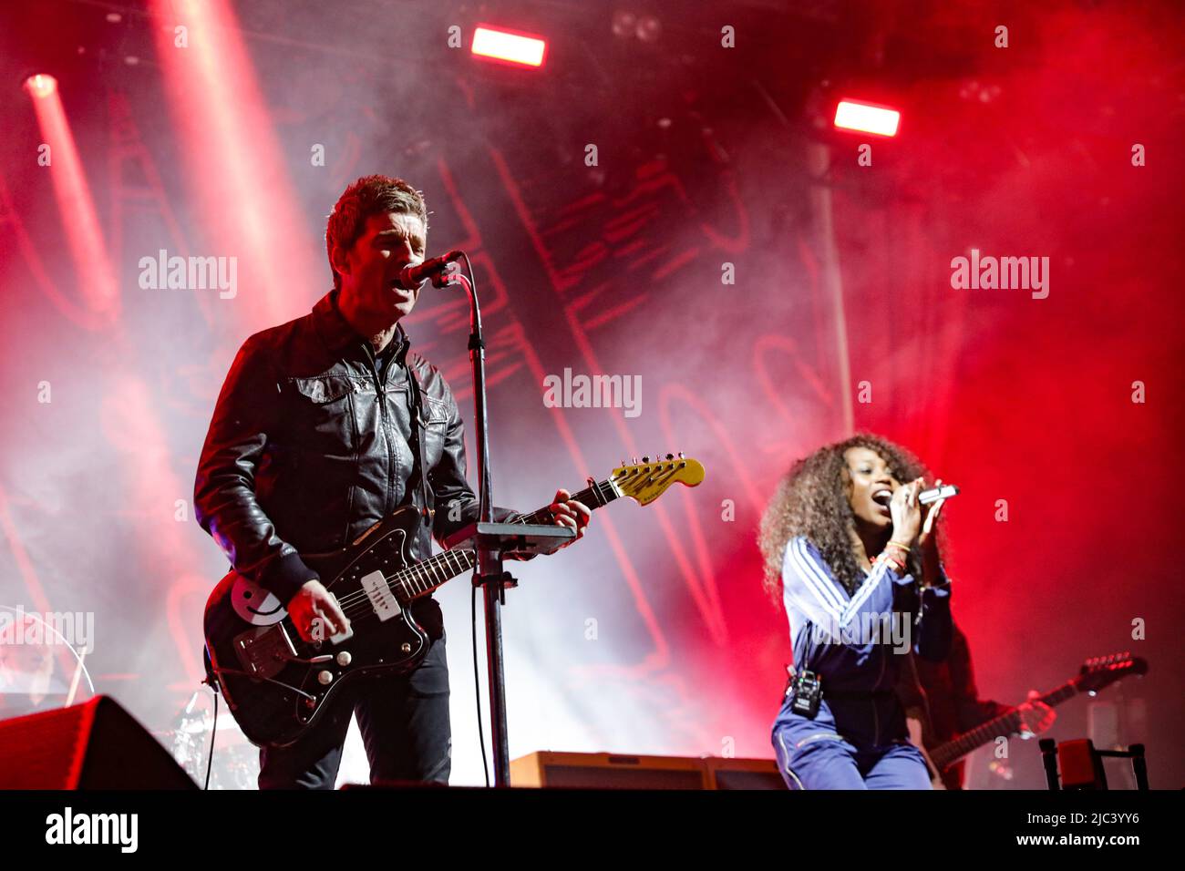 High flying birds hi-res stock photography and images - Alamy