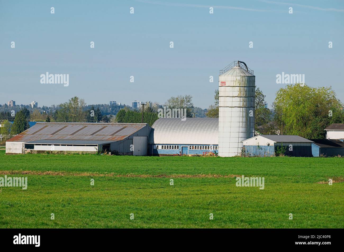 Lower pasture barn farm hi-res stock photography and images - Alamy