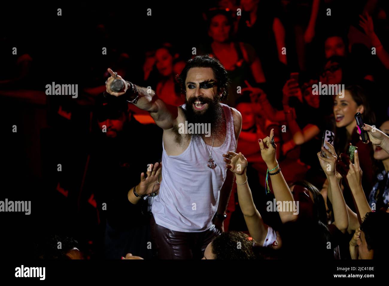 La banda de rock mexicana Moderatto del genero glam metal ofreció un ...