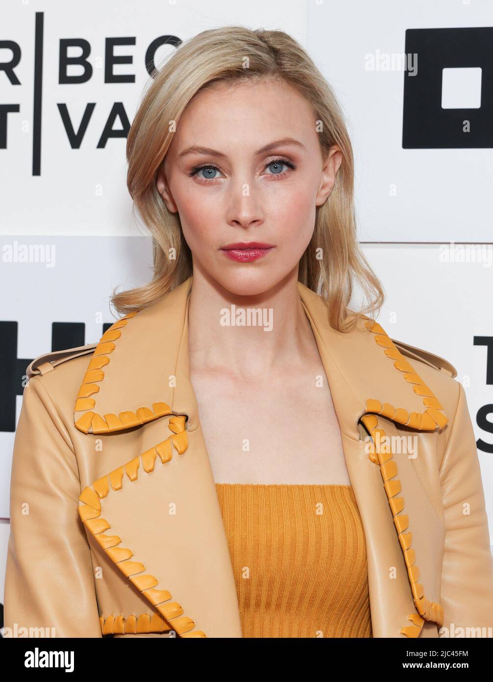 Sarah Gadon 2022