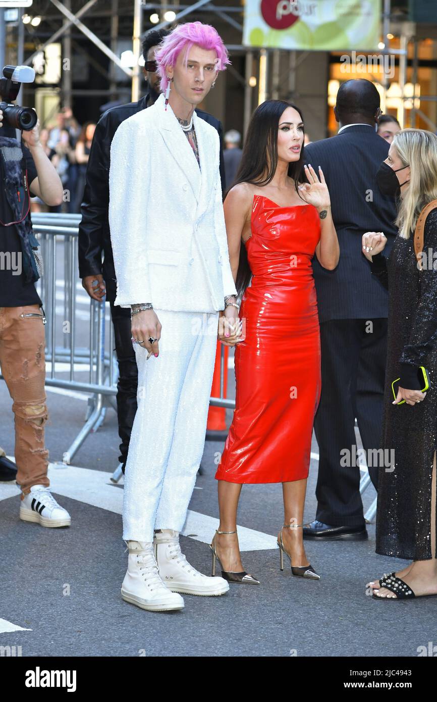 Machine gun kelly megan fox hi-res stock photography and images - Alamy