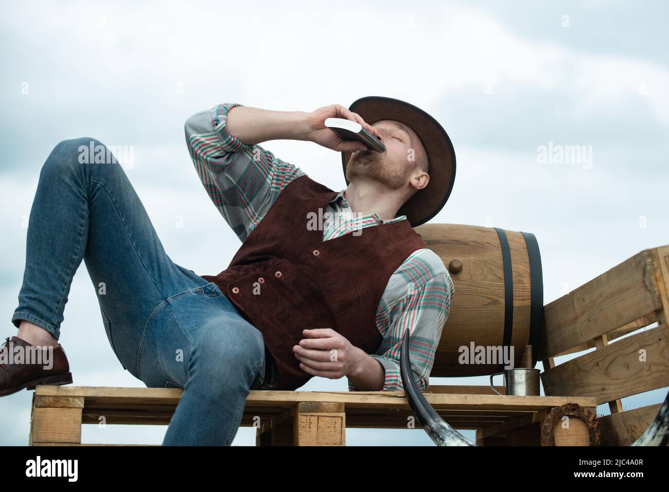 Cowboy alcohol drinking hi-res stock photography and images - Alamy
