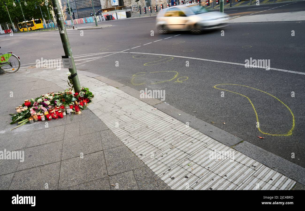 Berlin, Germany. 10th June, 2022. "Berlin mourns" is written on a sign ...