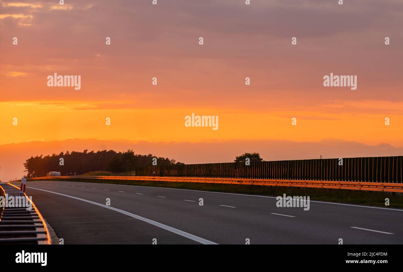 Empty street during sunset hi-res stock photography and images - Alamy