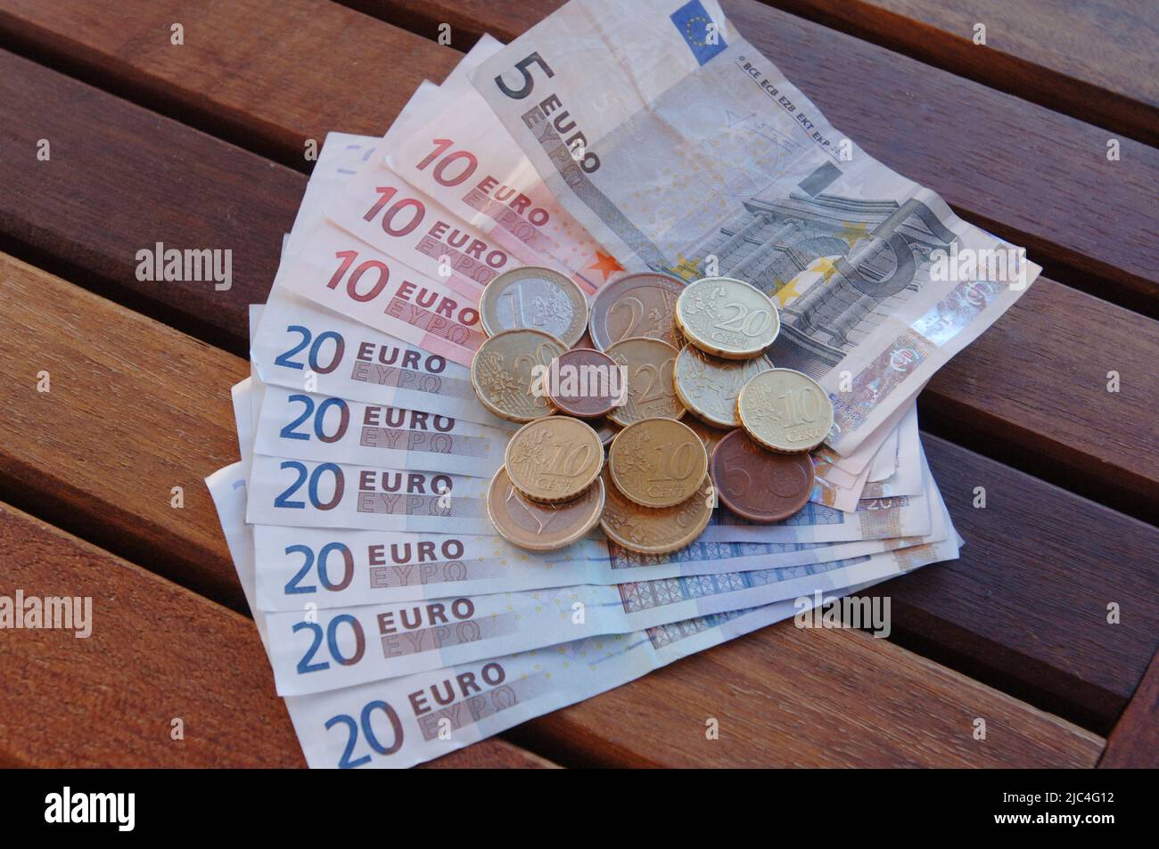 Irish euro notes and coins hi-res stock photography and images - Alamy