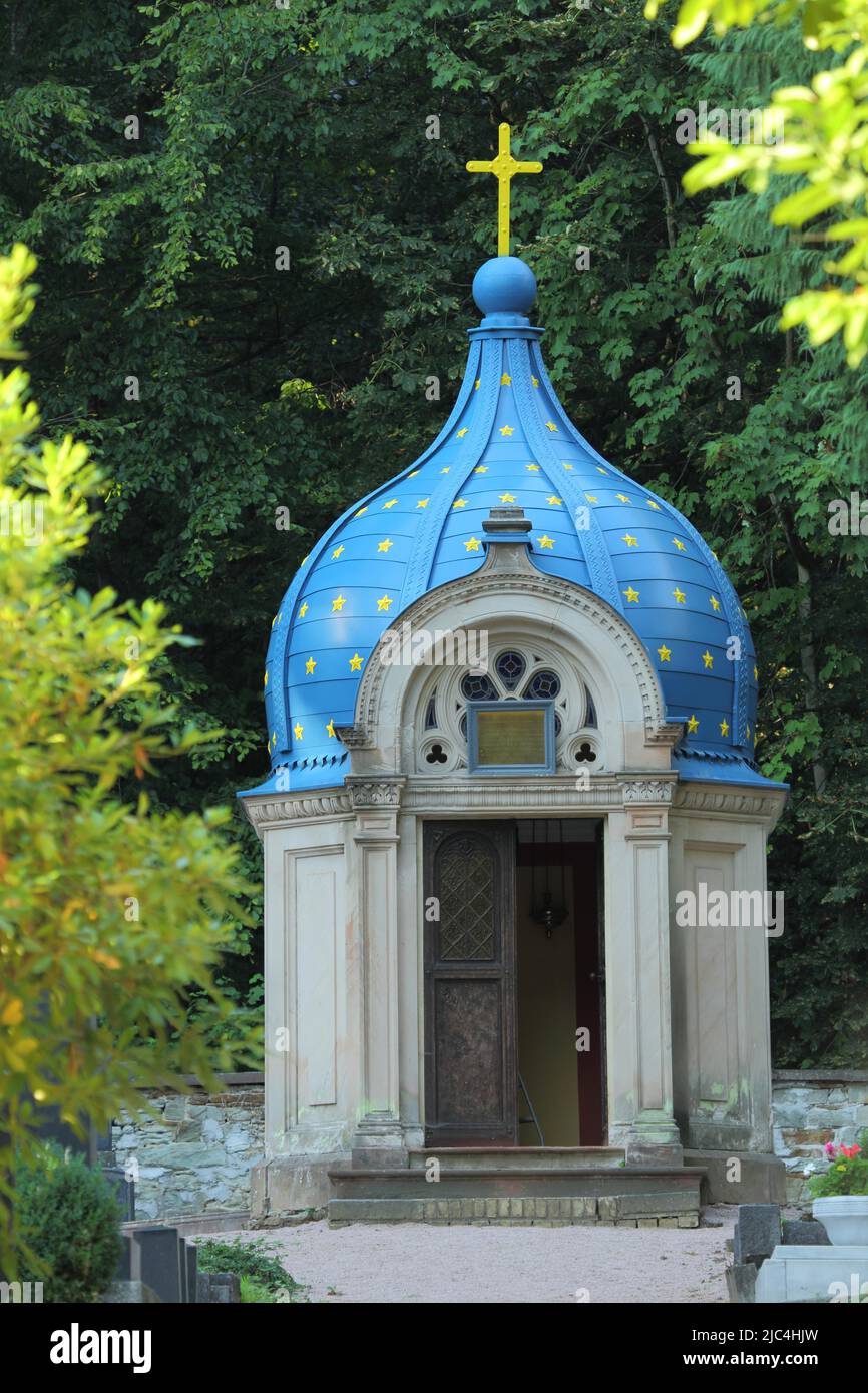 Russian orthodox cemetery hi-res stock photography and images - Alamy