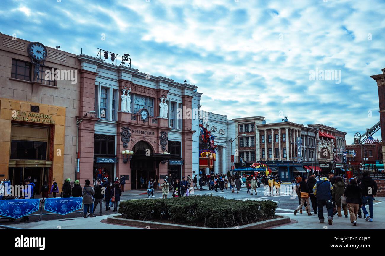 People visit universal studio theme hi-res stock photography and images ...