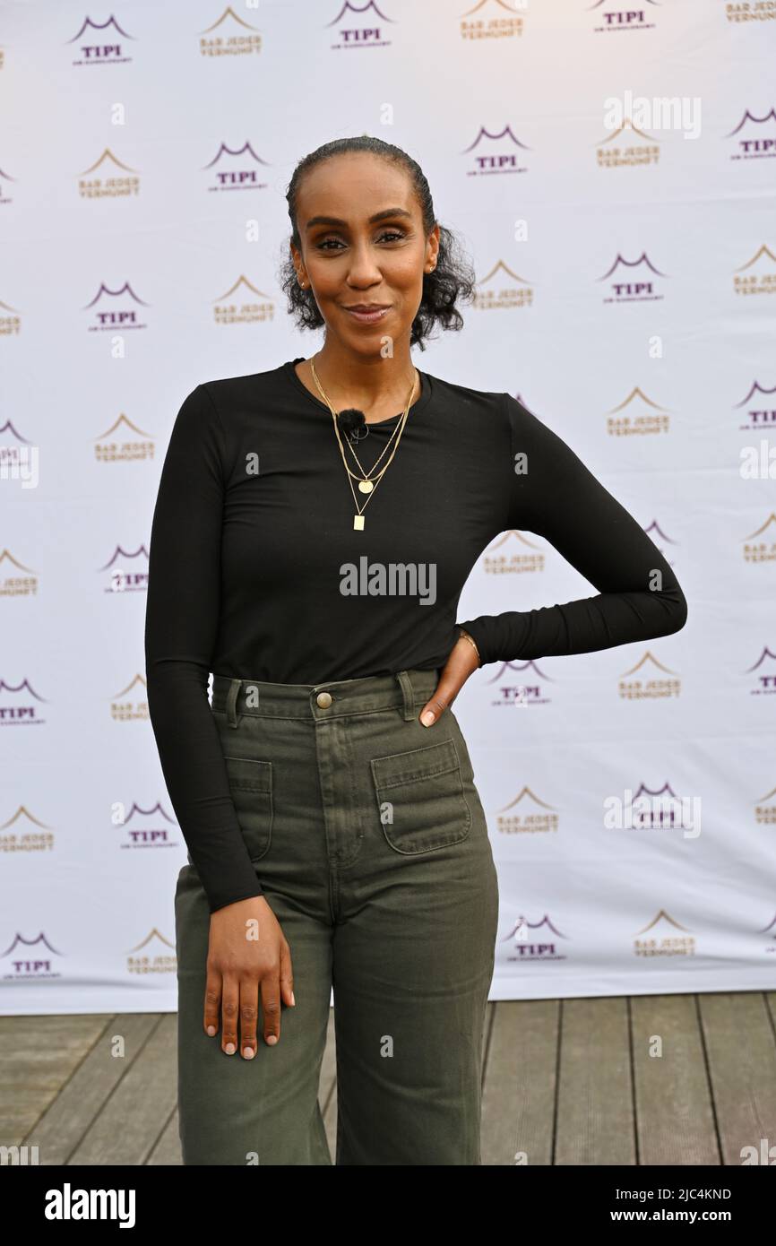 Tipi und tipi hi-res stock photography and images - Alamy