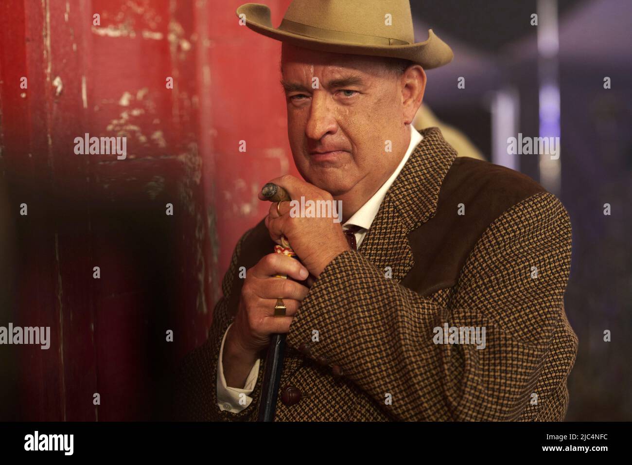 TOM HANKS in ELVIS (2022), directed by BAZ LUHRMANN. Credit: WARNER ...