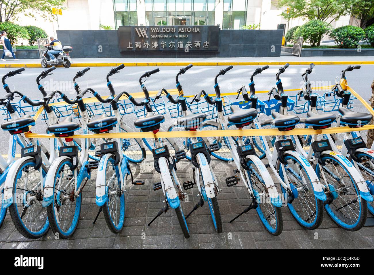 Bicycles from Hellobike company, a popular transportation service ...