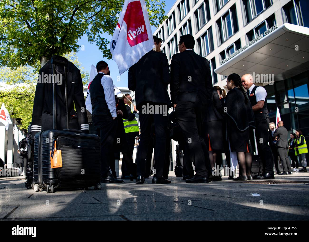Berlin, Germany. 10th June, 2022. Employees of the cabin crew at the ...