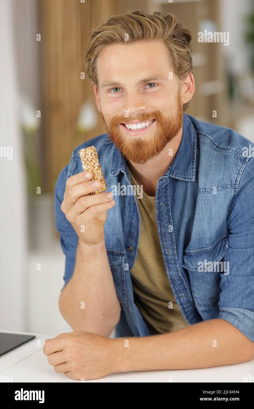 Man eating cereal bar hi-res stock photography and images - Alamy