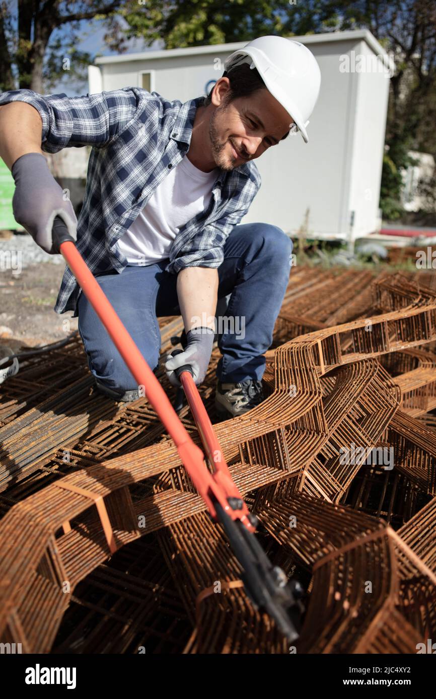 Making net of steel bars hi-res stock photography and images - Alamy